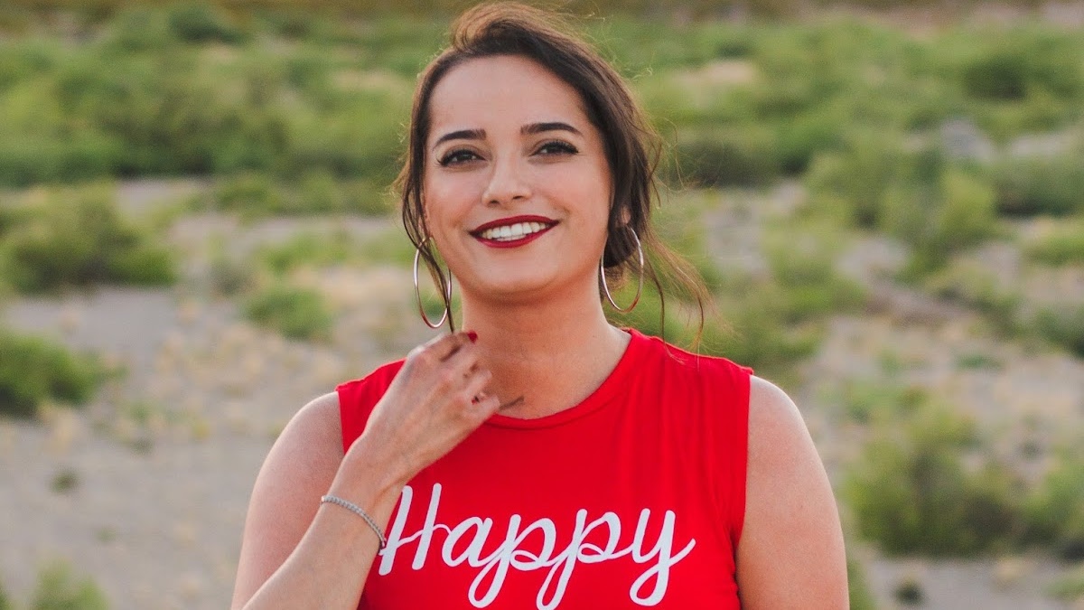 Bella – Staying Connected